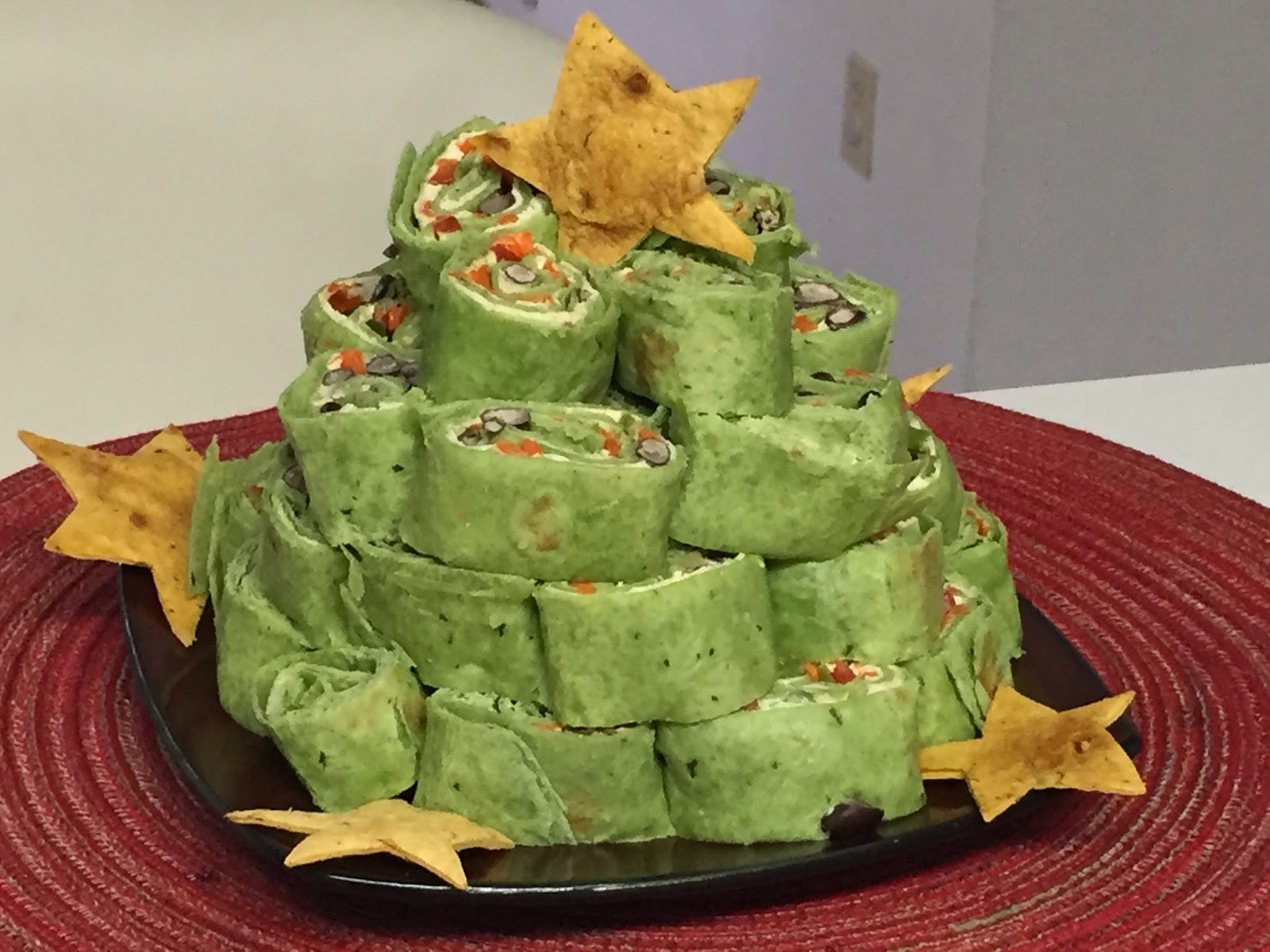 Queen of my kitchen: Tortilla Rolls Christmas Tree